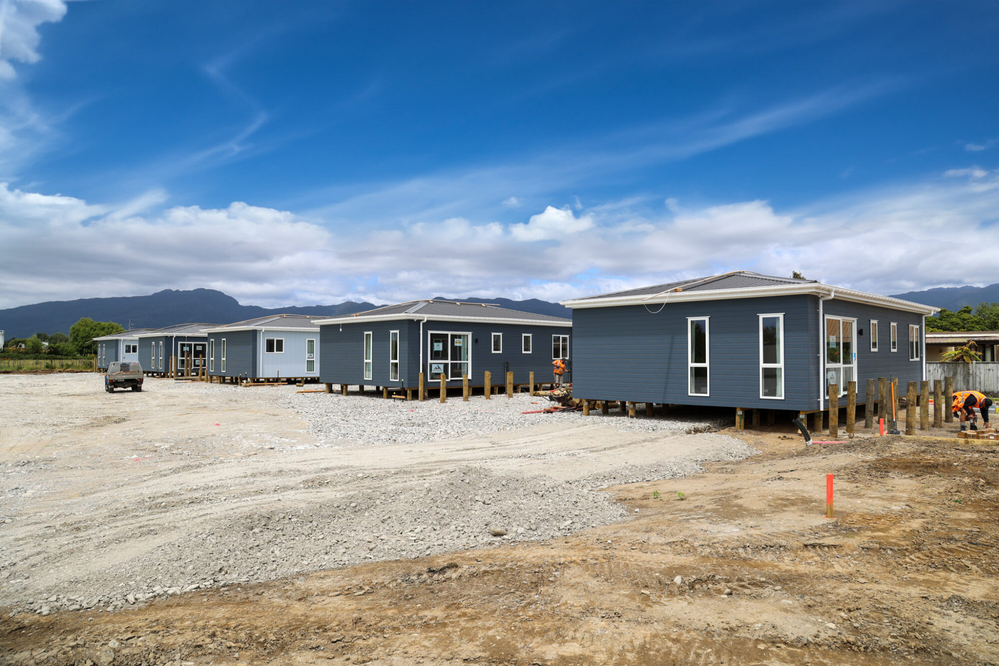 6 homes moved in 1 day! - South Peak Homes